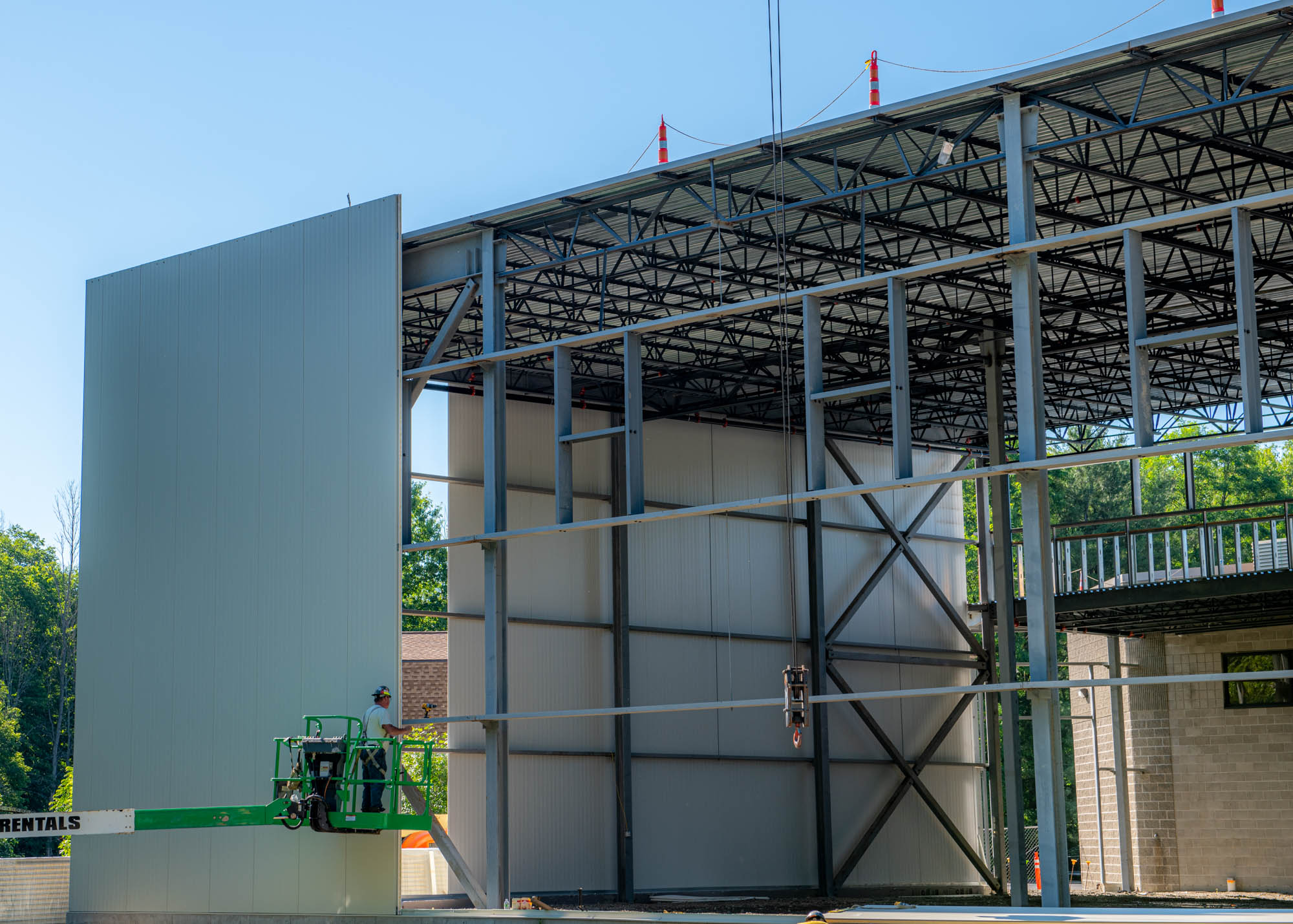 Steel Wall Erection at Polymer Conversions Cleanroom Construction ...